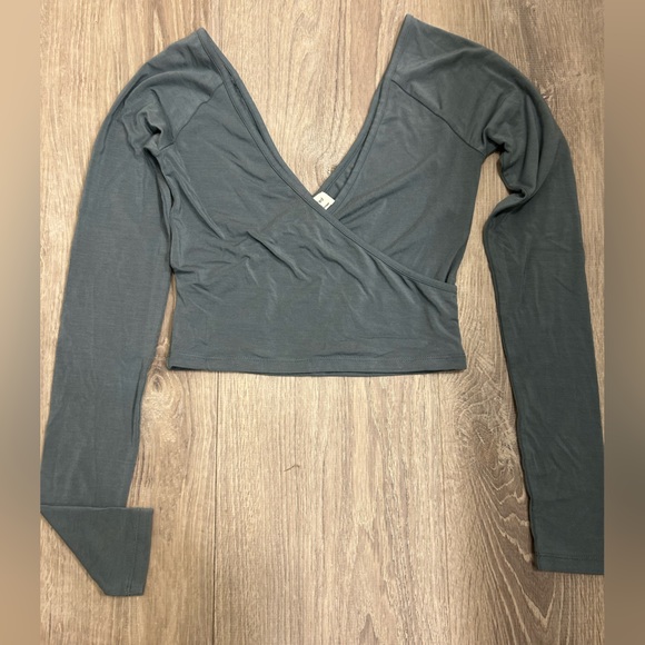 Aritzia | Tops | Aritzia Top | Poshmark